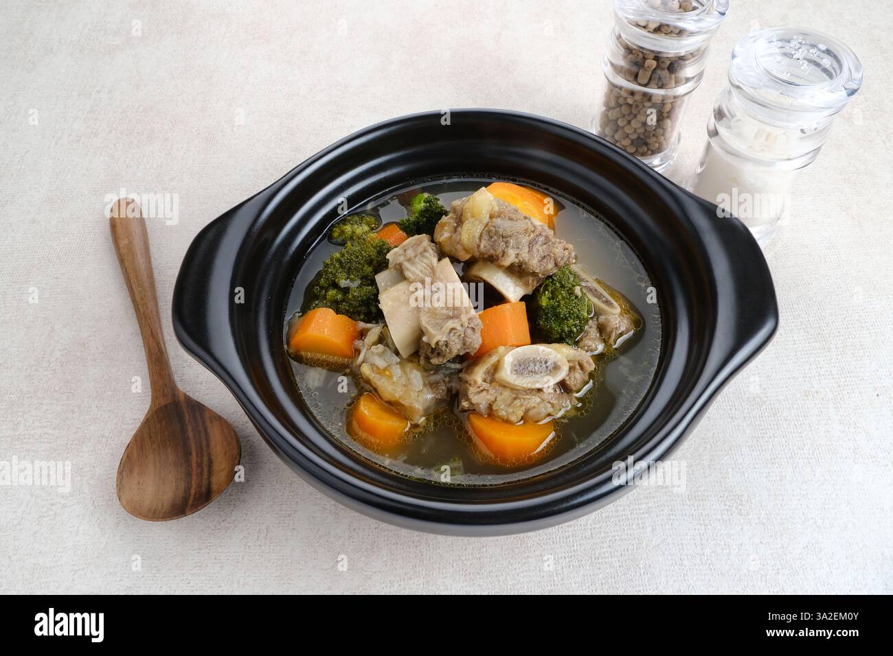 Sop iga daging sapi hi-res stock photography and images - Alamy