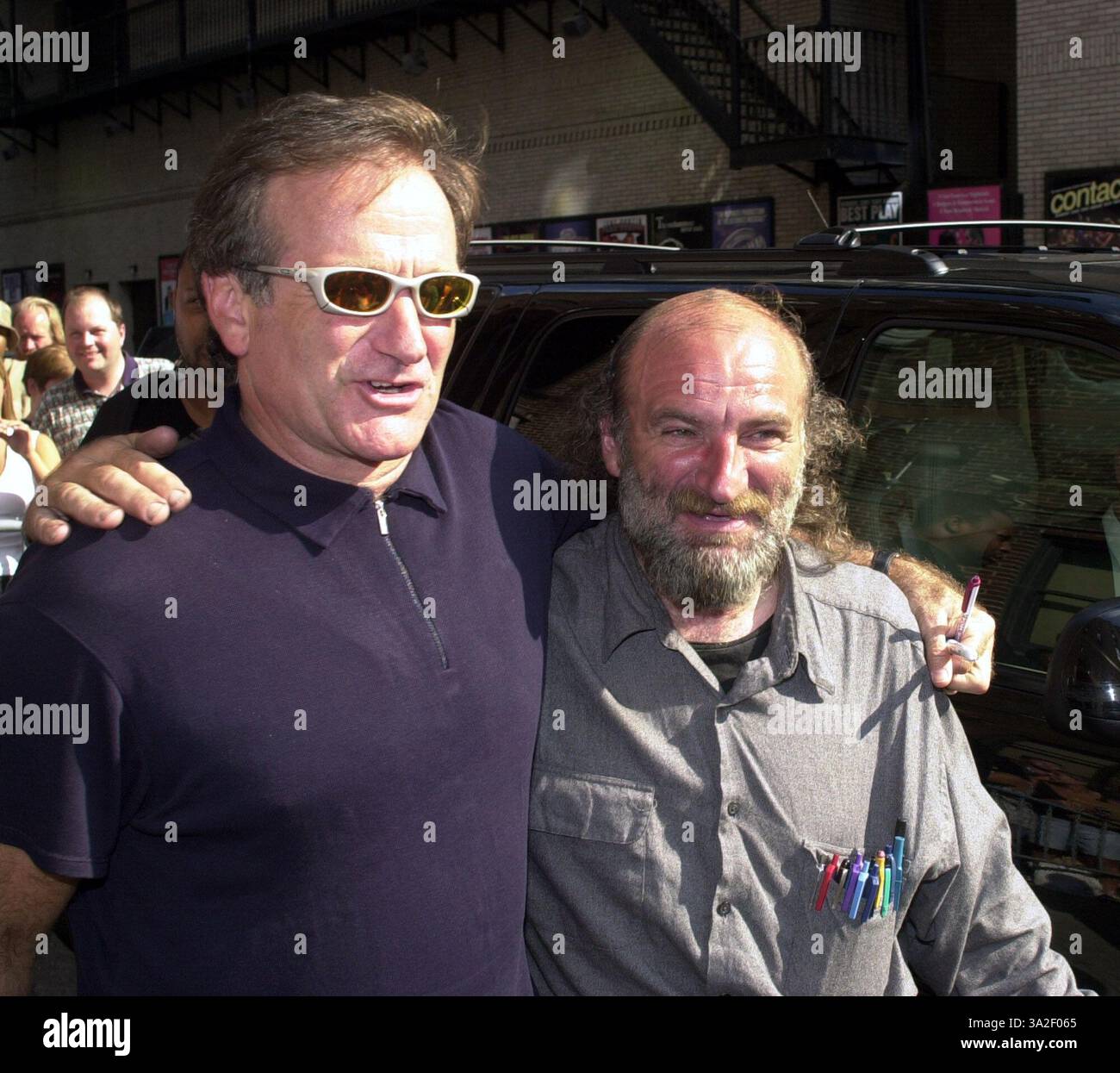 Robin williams and radioman hi-res stock photography and images - Alamy