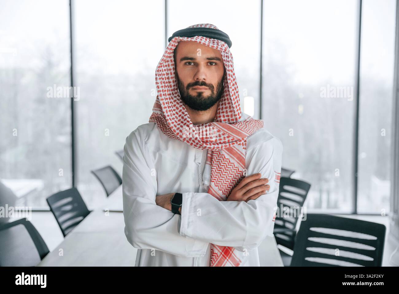 Successful Muslim businessman in traditional outfit in his office Stock ...