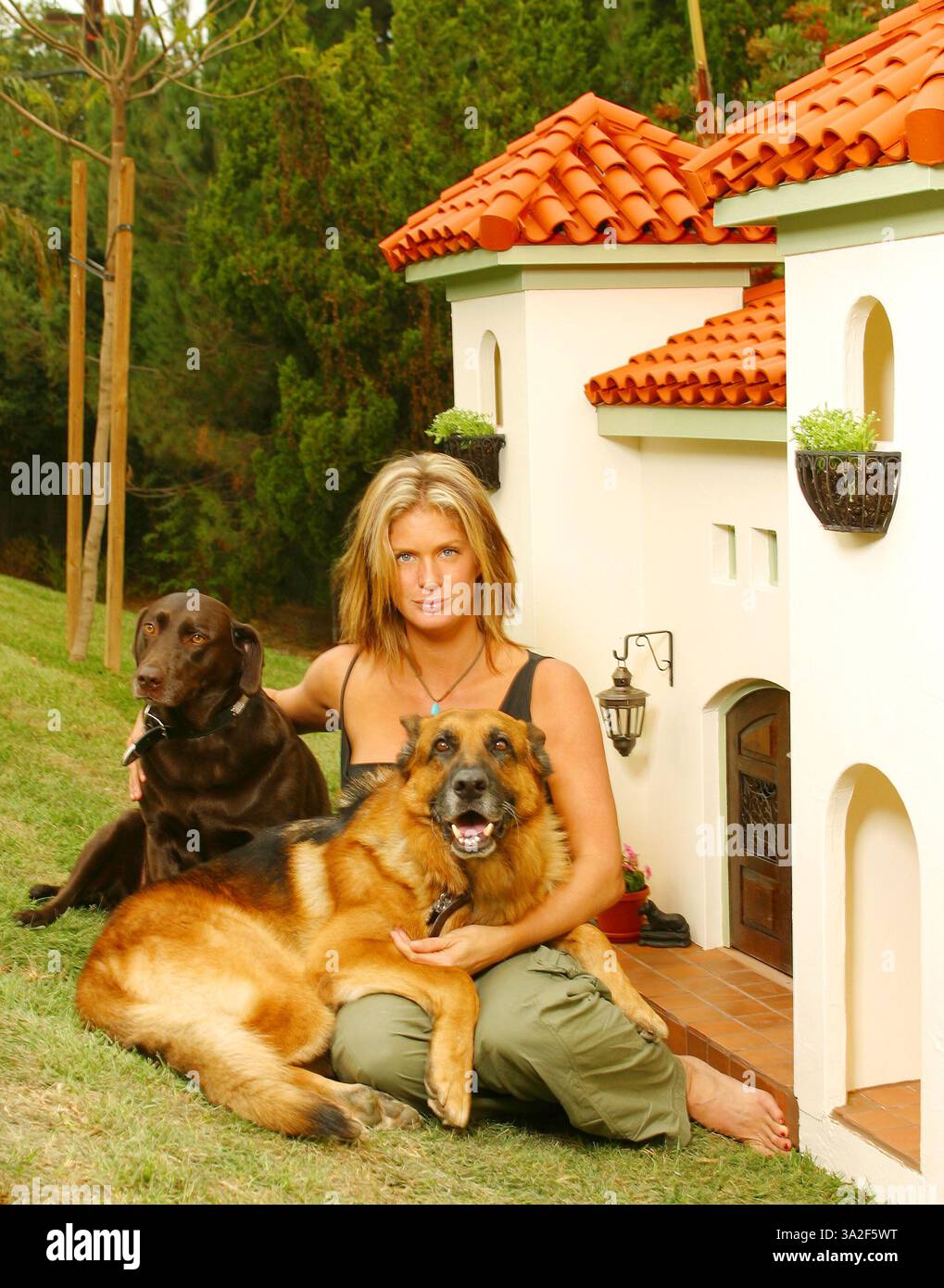 Oct 01, 2003; Los Angeles, CA, USA; Actress and model RACHEL HUNTER ...