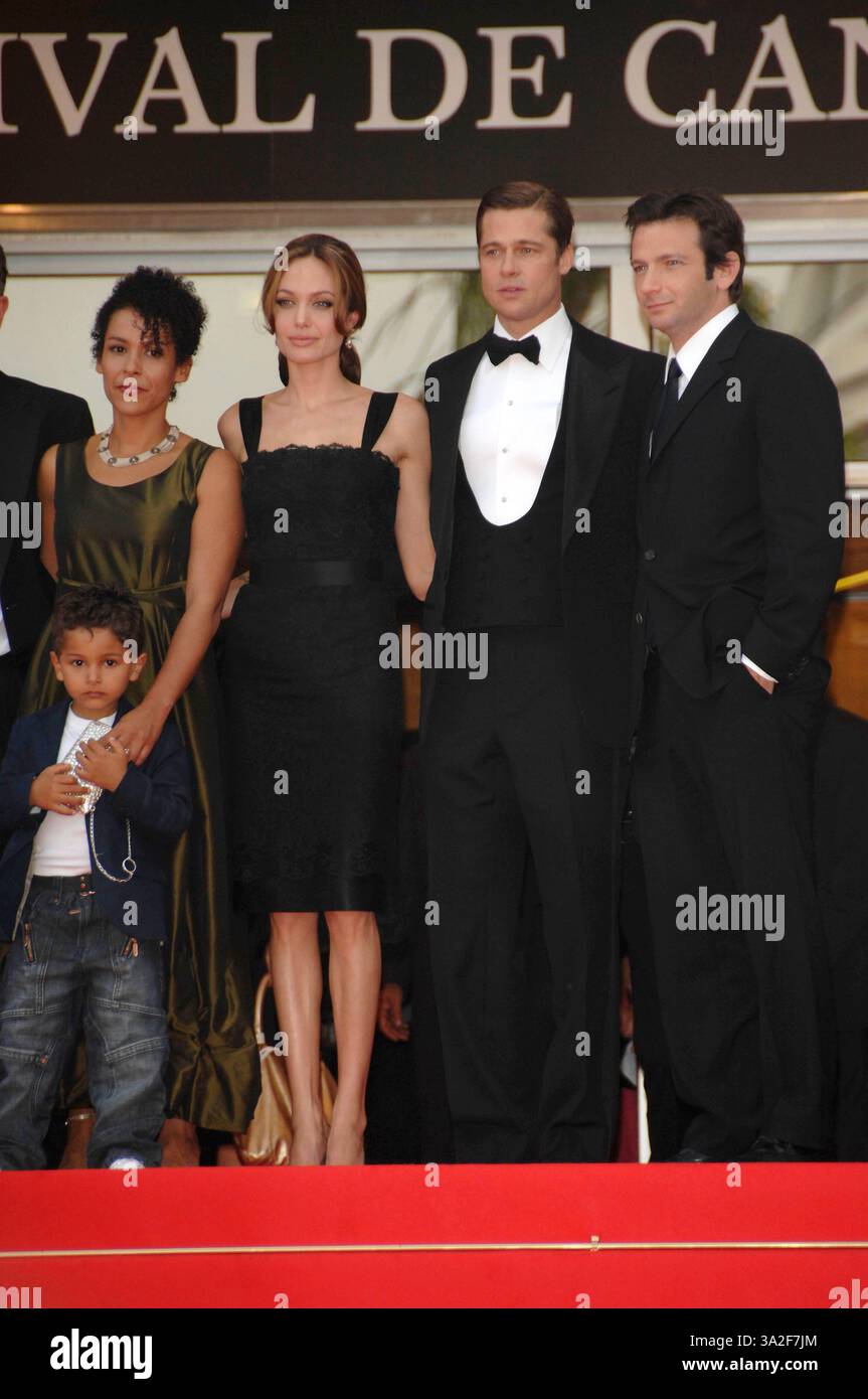 MARLANE PEARL, her son ADAM, ANGELINA JOLIE & BRAD PITT.Walk the red ...