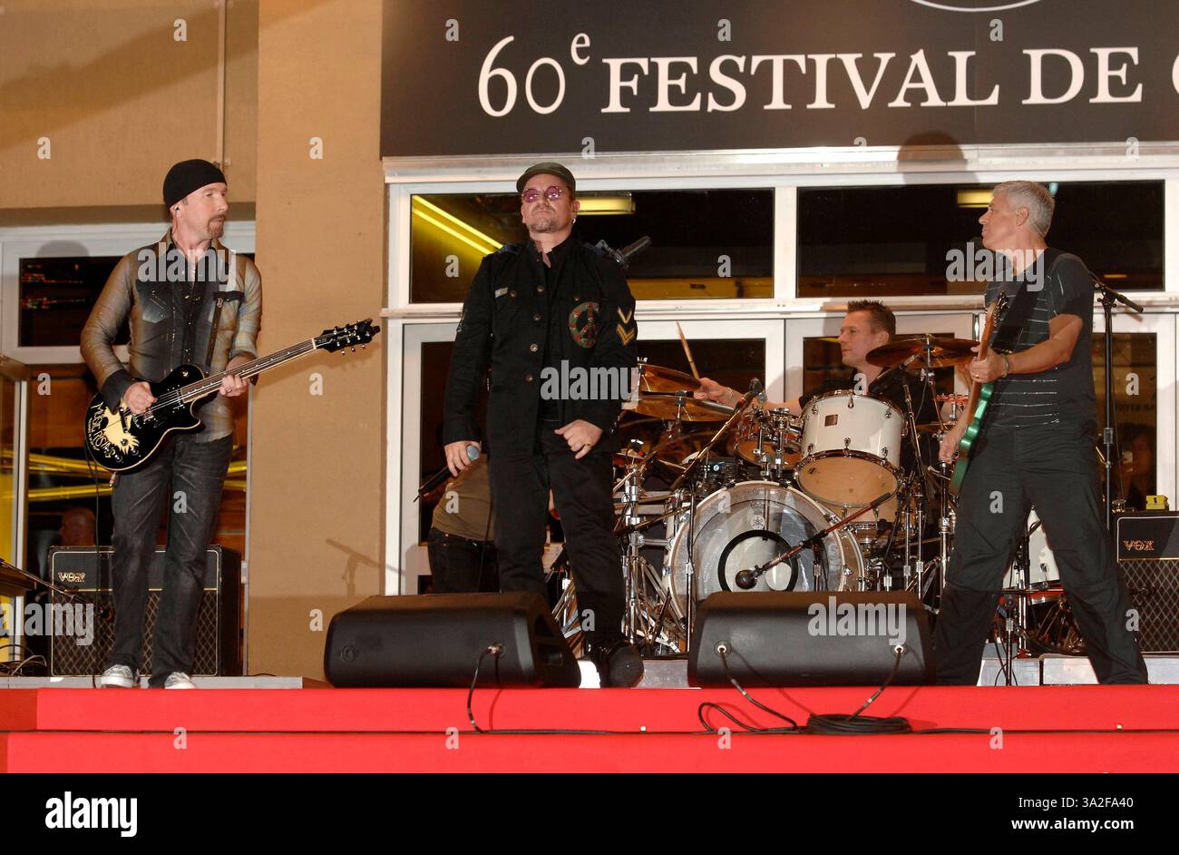 U2 - THE EDGE, BONO, LARRY MULLEN & ADAM CLAYTON.perform live concert ...