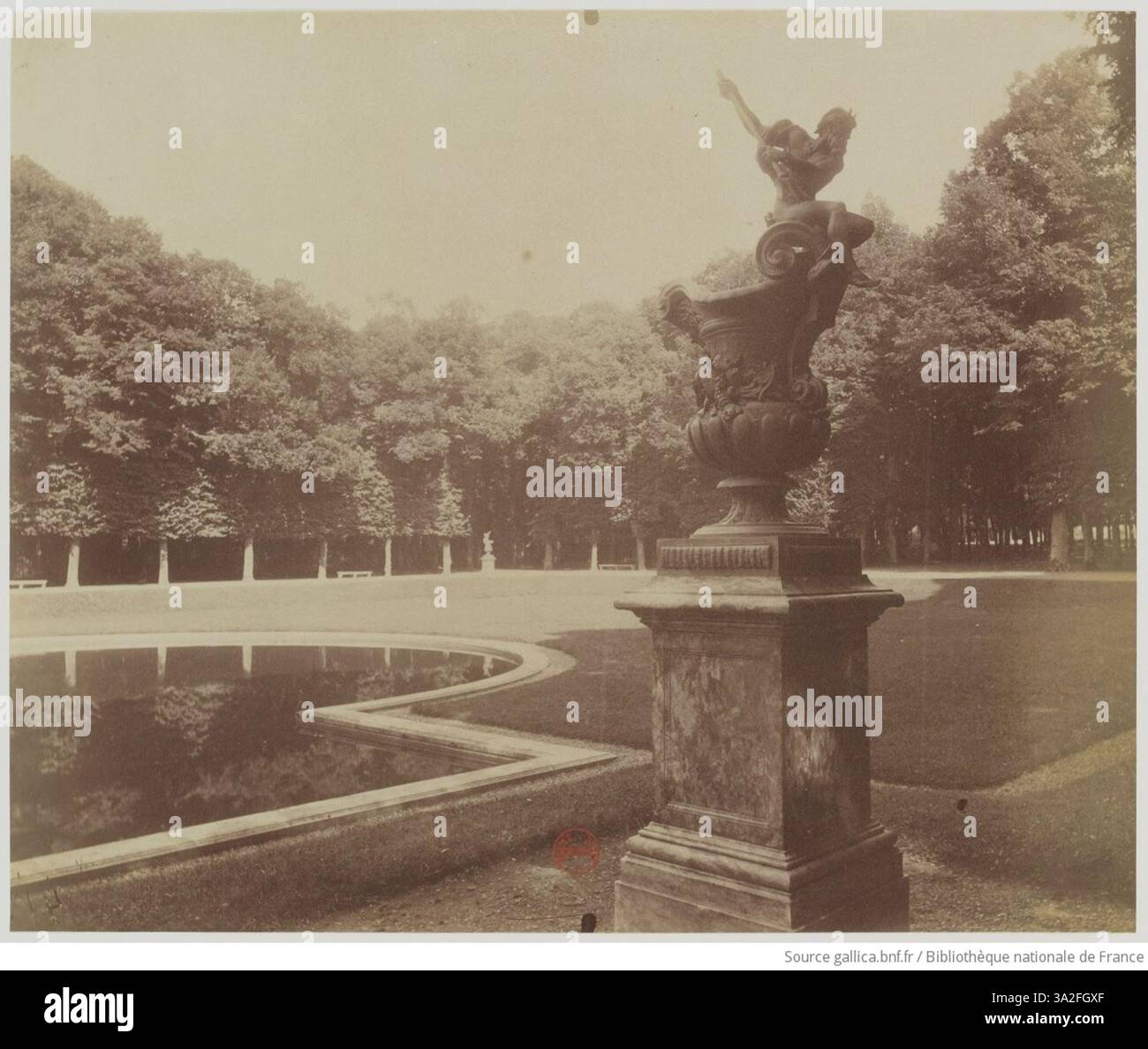 Versailles trianons gardens hi-res stock photography and images - Alamy
