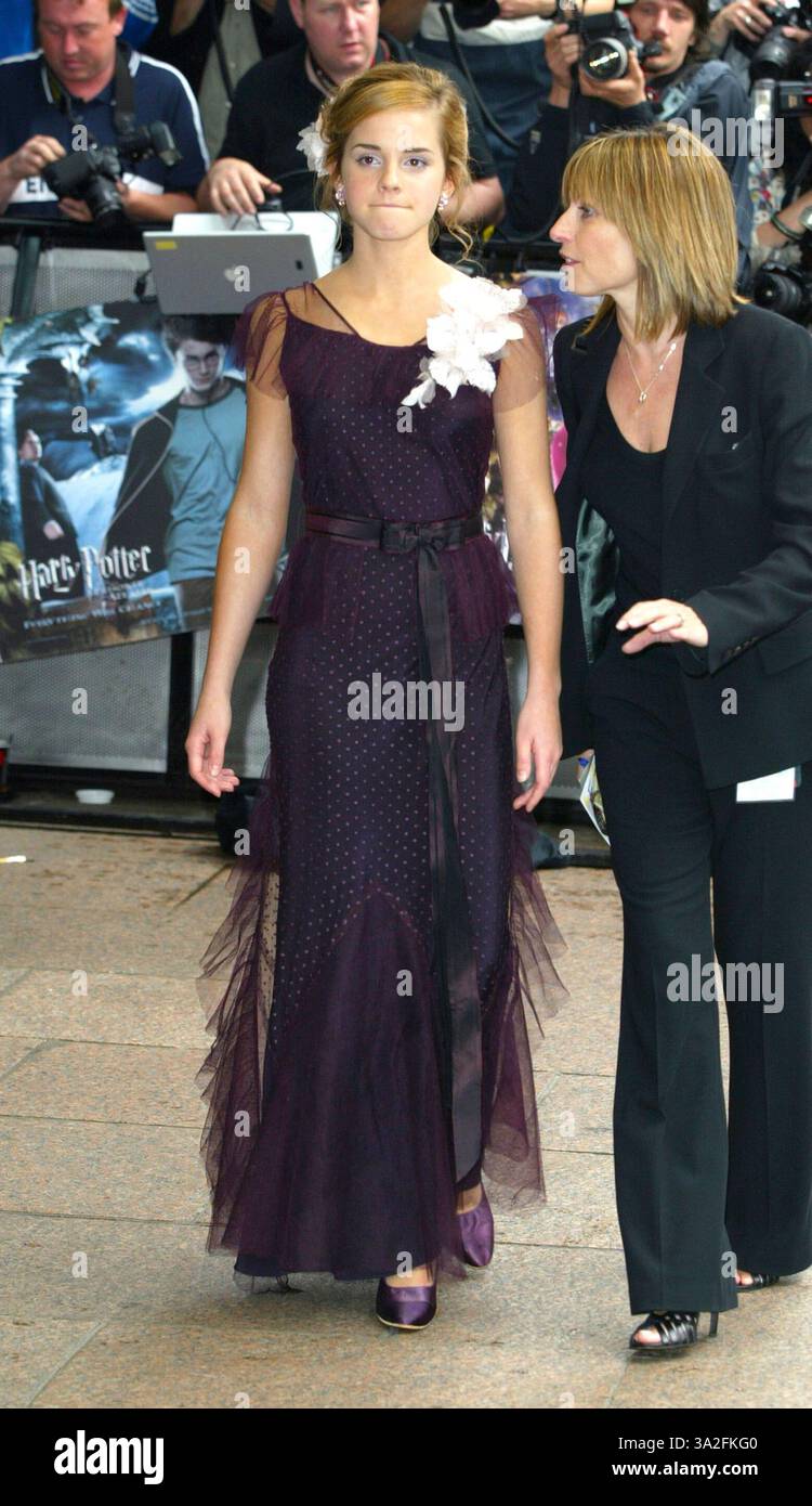 Harry potter emma watson 2004 hi-res stock photography and images - Alamy