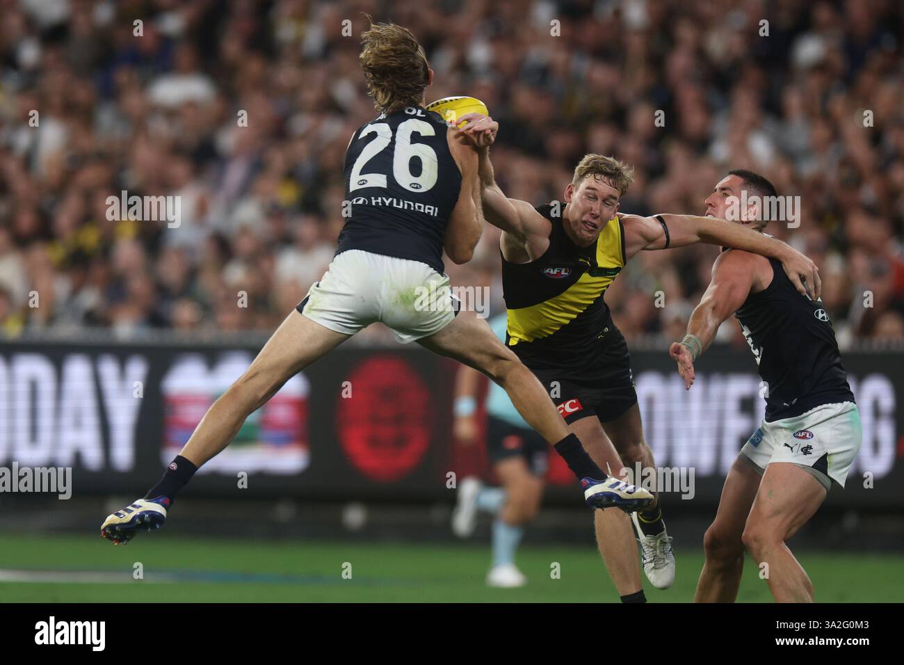 Nick Haynes of the Blues (left) attempts to mark the ball under pressure from Tom Lynch of the ...