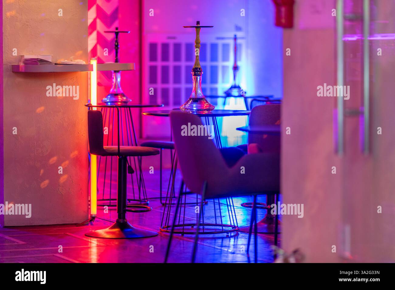 Bars and clubs in Itaewon commercial district known for its vibrant ...