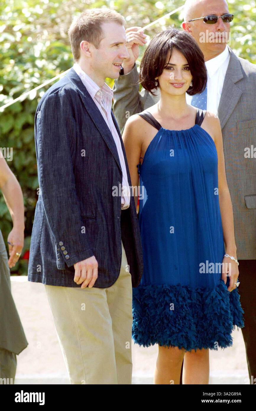 May 21, 2005 - K43438.PENELOPE CRUZ AND RALPH FIENNES.'' CHROMOPHOBIA ...