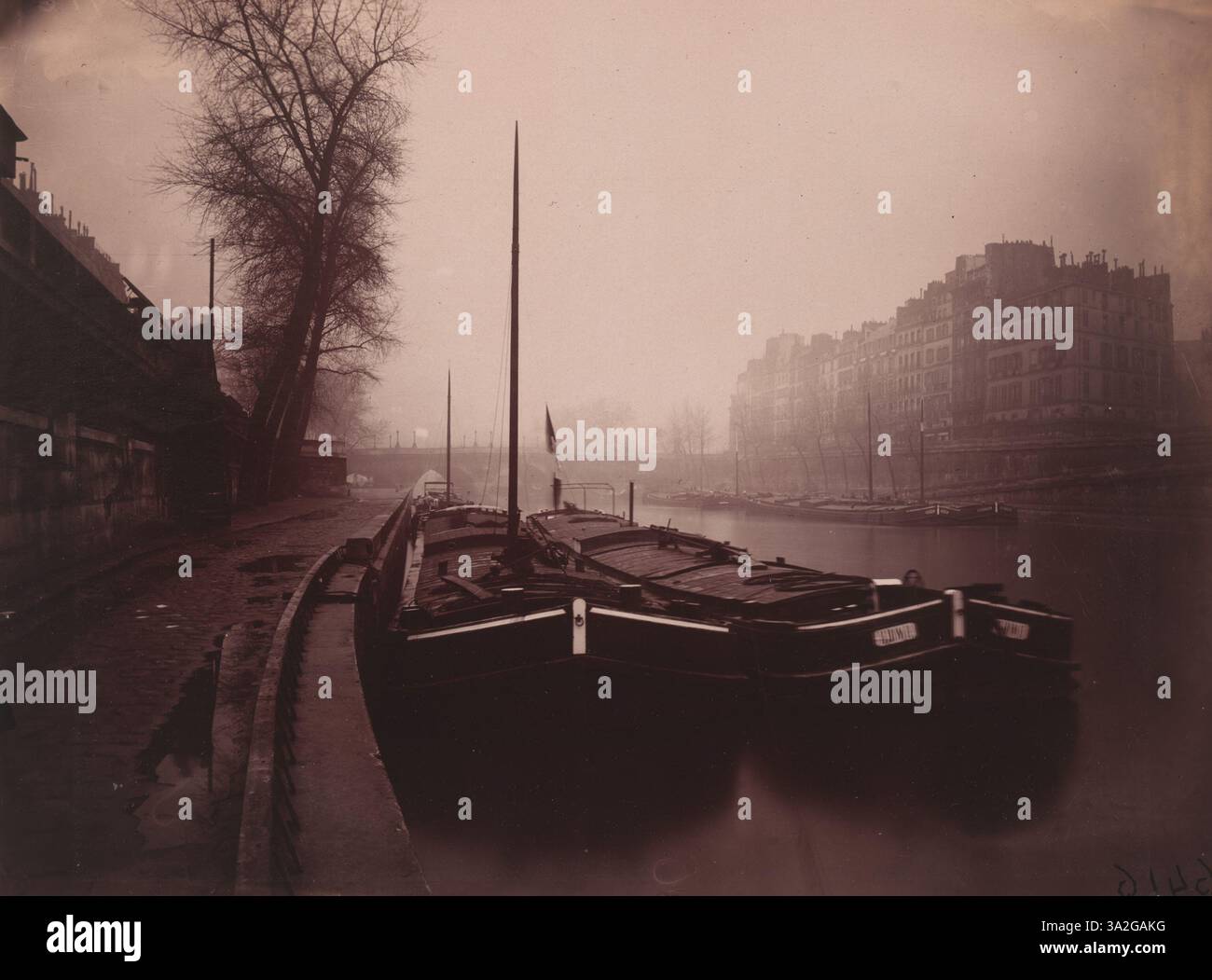 This 1923 photograph by Eugène Atget captures the quays of Paris in ...