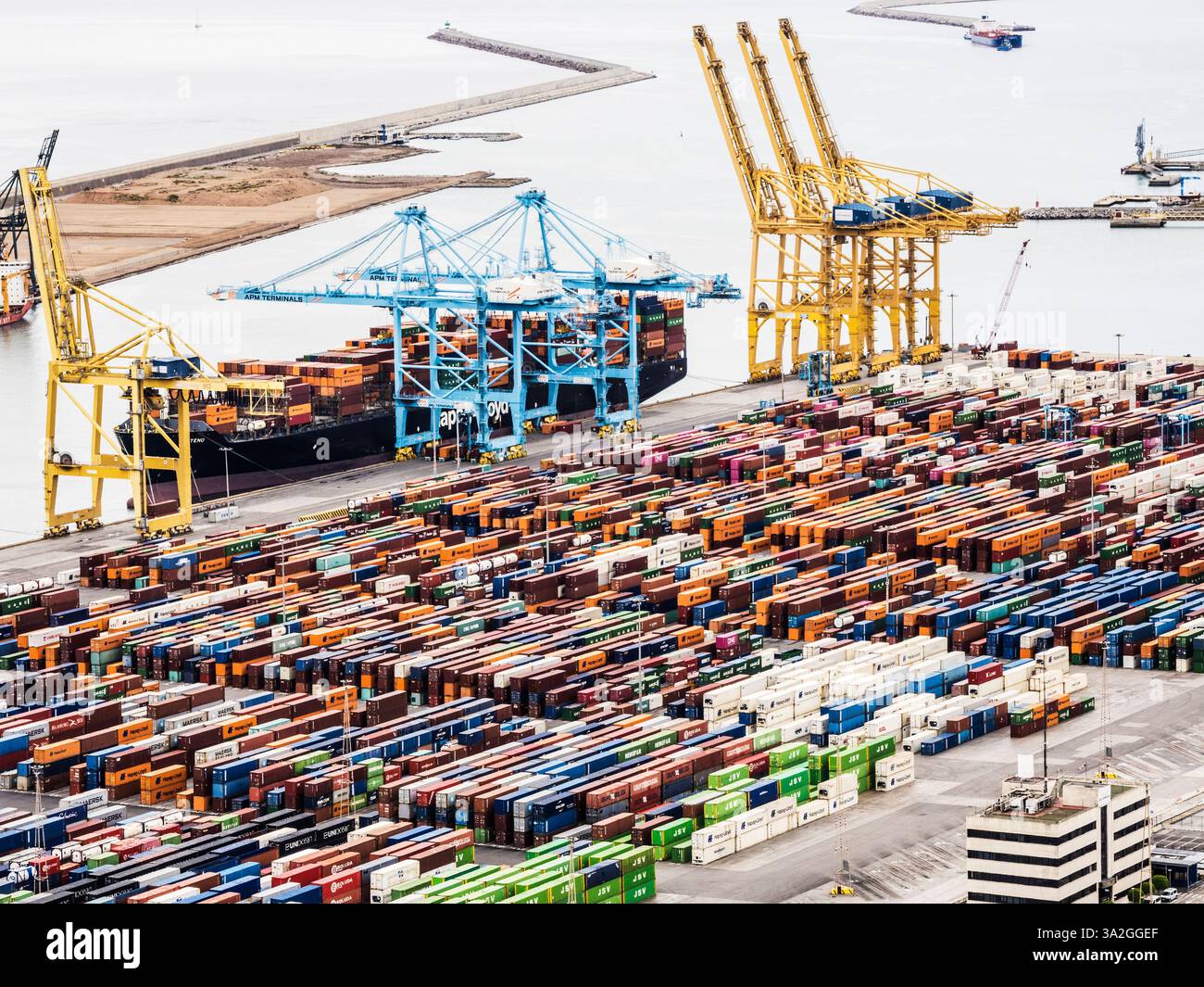 Shipping containers on the quay at the Port of Barcelona in Spain Stock ...