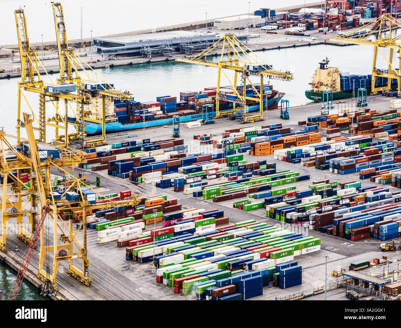 Shipping containers on the quay at the Port of Barcelona in Spain Stock ...