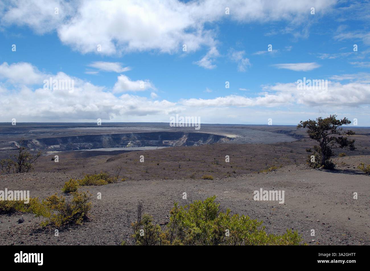 Feb. 10, 2006 - Hawaii, United States - Halemau'mau pit crater, Kilauea ...