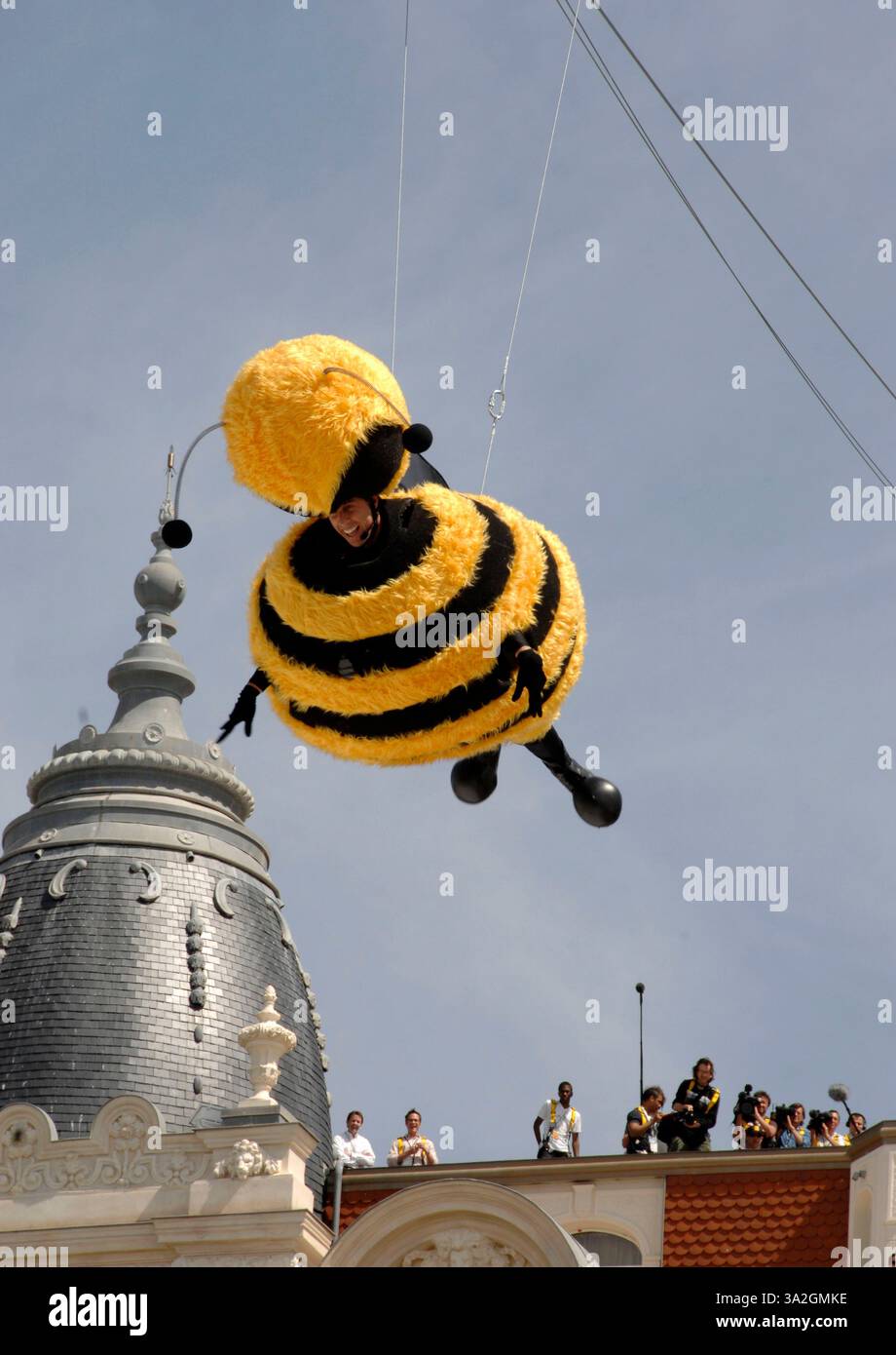 JERRY SEINFELD.promoting animation film "BEE".flying from Carlton Hotel ...