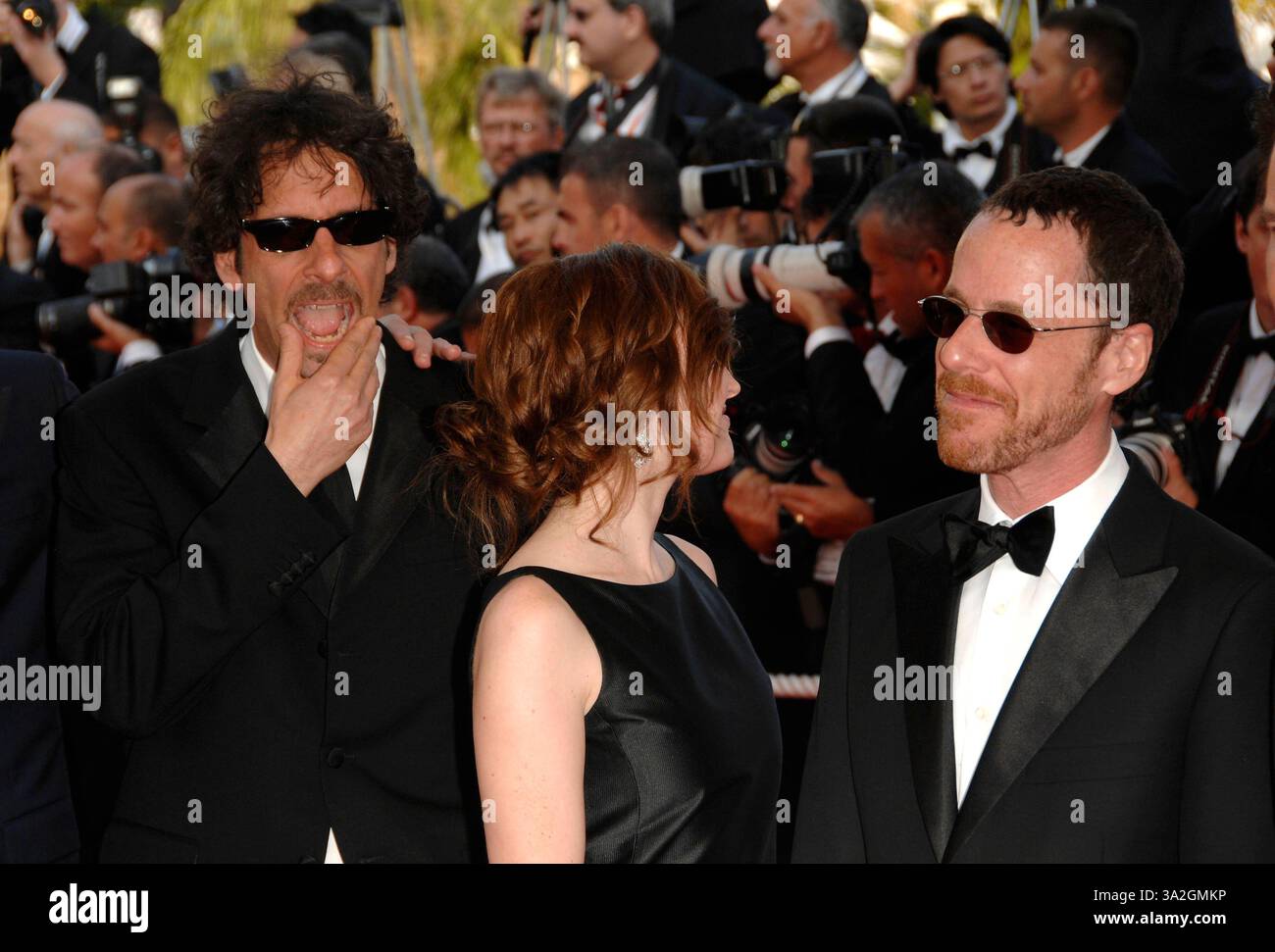 JOEL COEN, KELLY MacDONALD, ETHAN COEN."No Country for Old Men ...