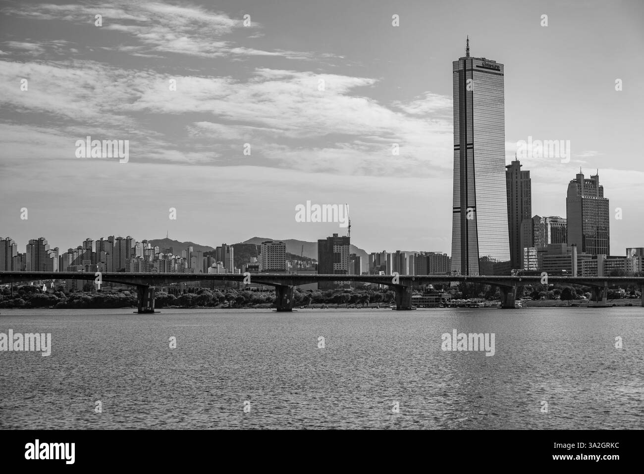 Han river Hangang and urban cityscape of Seoul, capital of South Korea ...