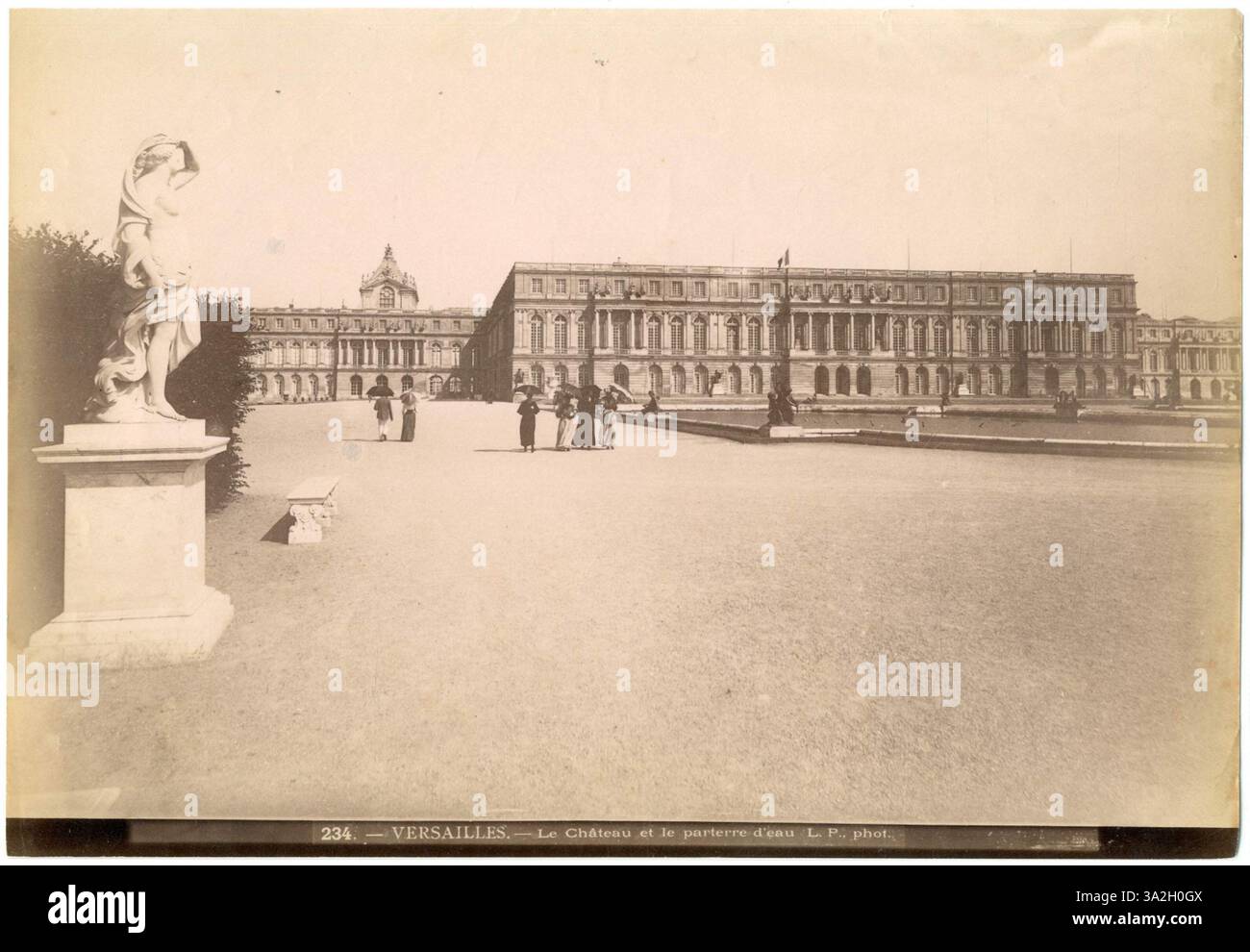 This image of the Château de Versailles captures the grandeur and architectural beauty of the ...