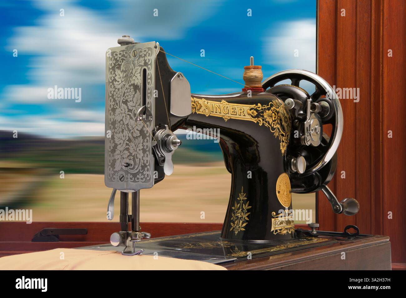 Vintage Singer sewing machine, circa 1906 Stock Photo - Alamy