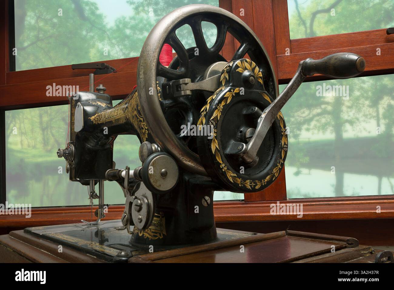 Vintage Singer sewing machine, circa 1935 Stock Photo - Alamy