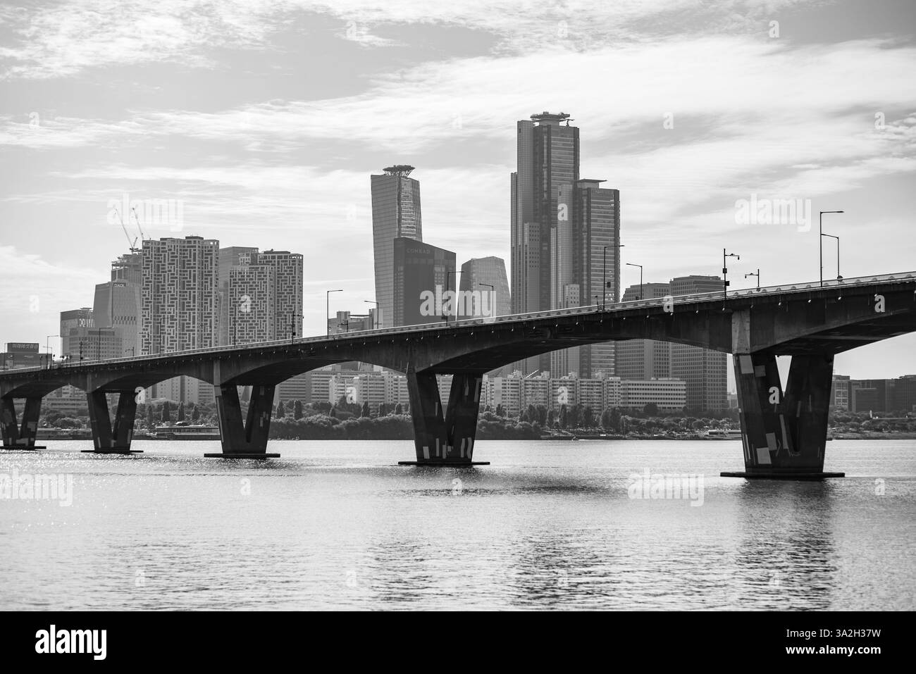 Han river Hangang and urban cityscape of Seoul, capital of South Korea ...