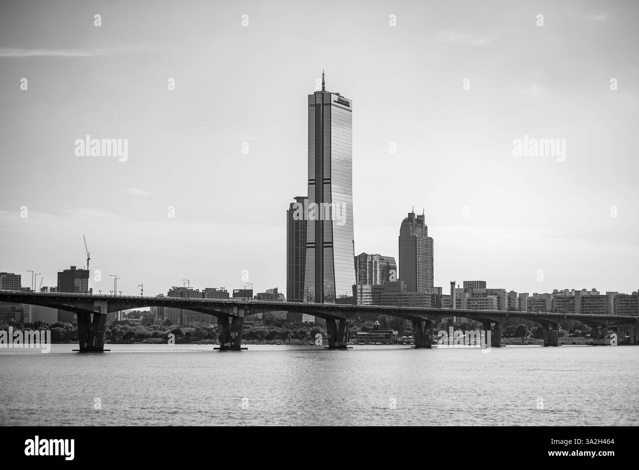 Han river Hangang and urban cityscape of Seoul, capital of South Korea ...