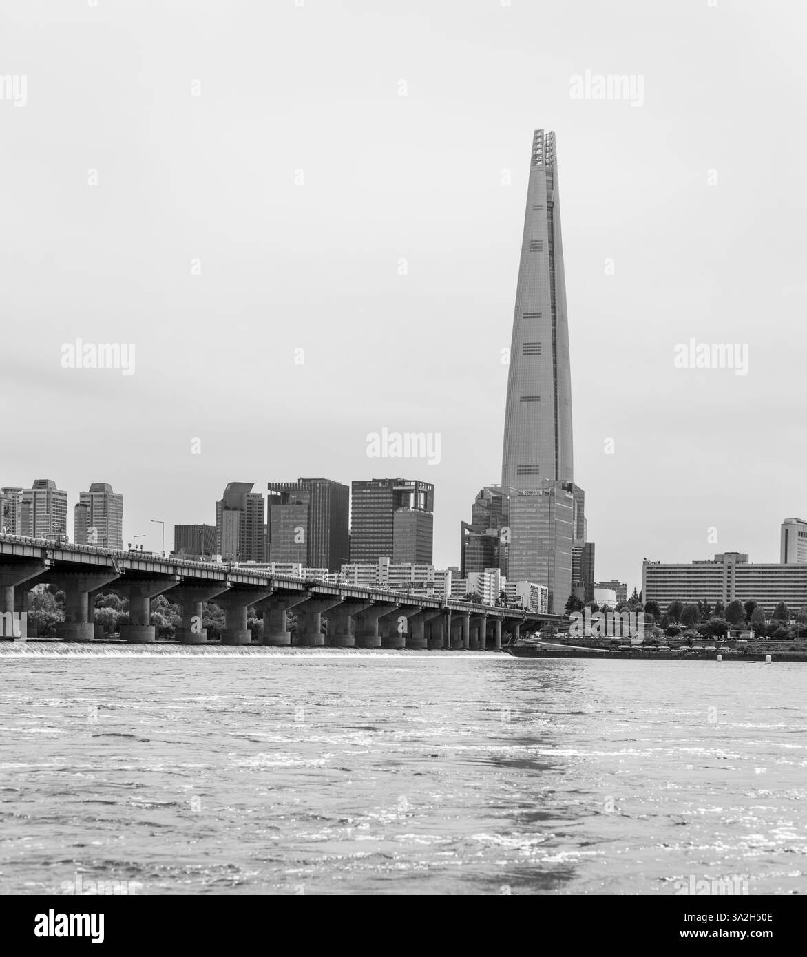 Han river Hangang and urban cityscape of Seoul, capital of South Korea ...