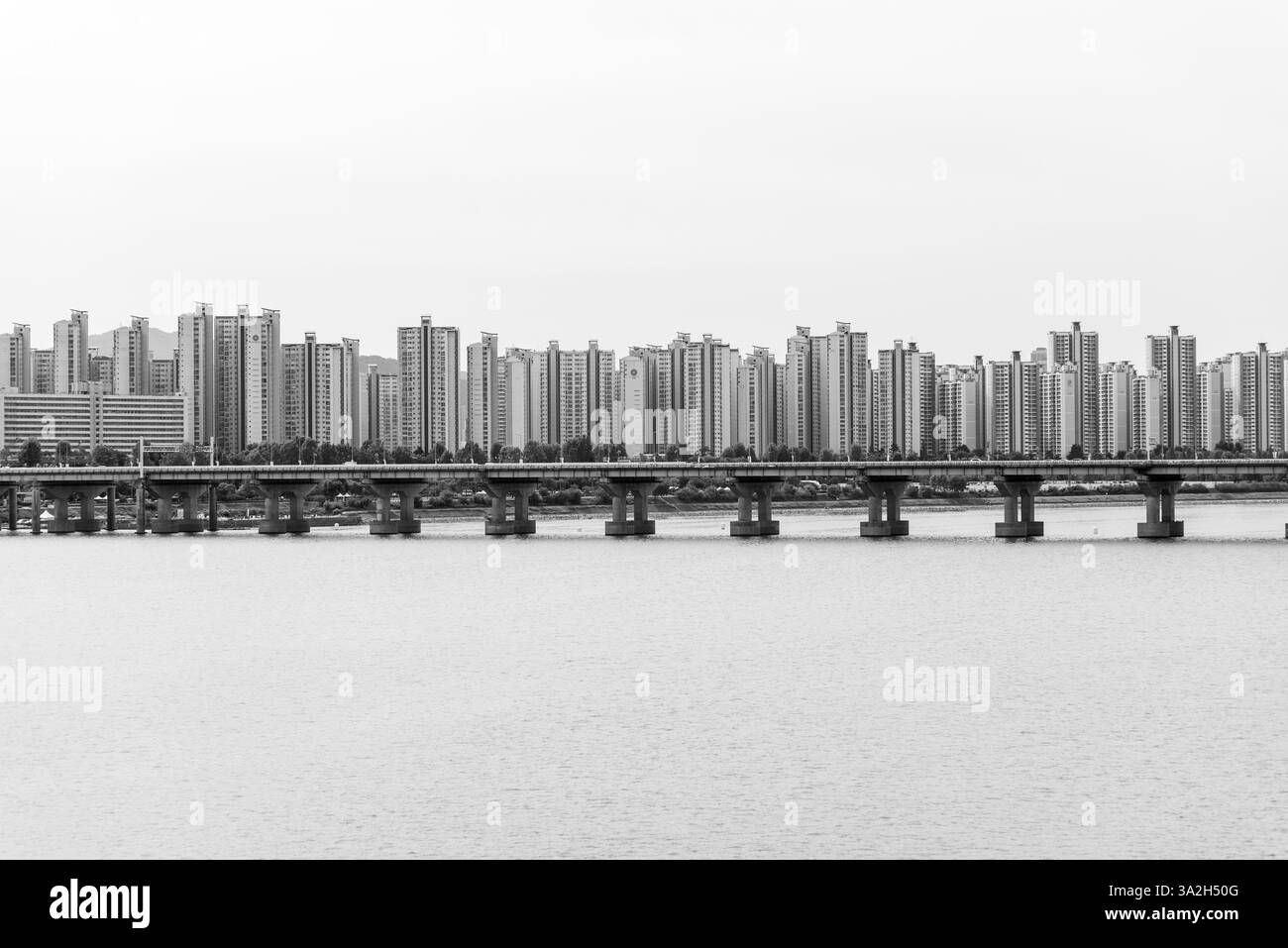 Han river Hangang and urban cityscape of Seoul, capital of South Korea ...