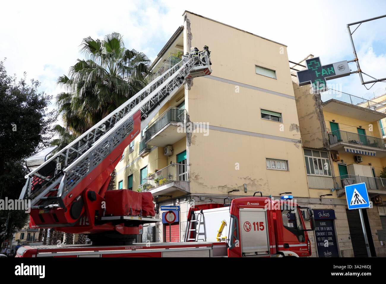 Napoli, Italia. 13th Mar, 2025. Naples, 03-13-2025 earthquake in Campi ...