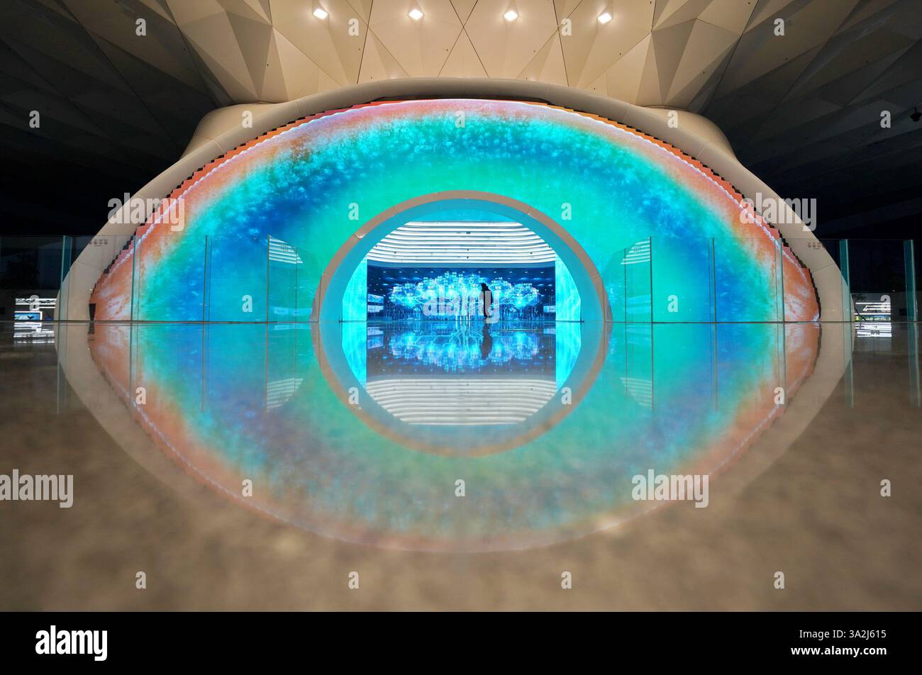 (250313) -- XIONG'AN, March 13, 2025 (Xinhua) -- A man visits the Xiong ...