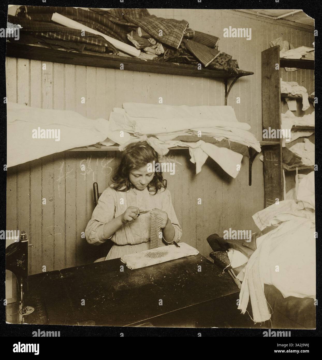 Child laborer 1900 hi-res stock photography and images - Alamy