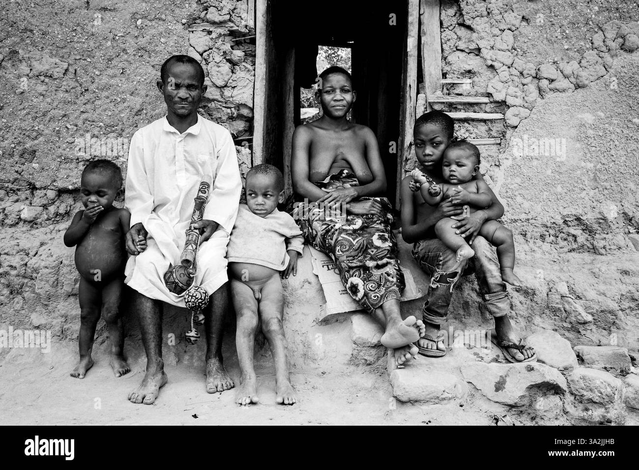 Mar 5, 2014 - Bwindi, Uganda - Last Basua King, with his family at his ...