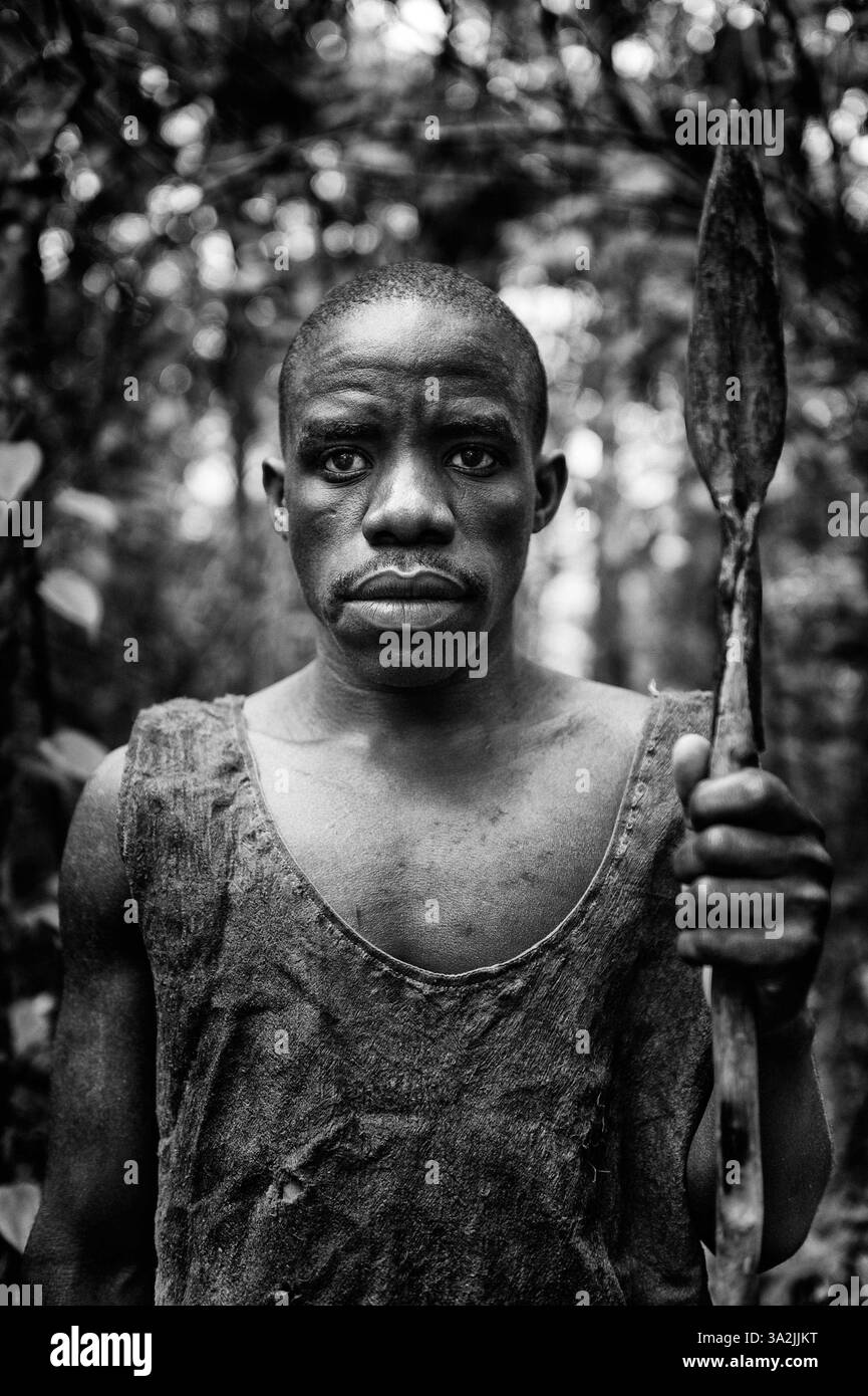 Mar 5, 2014 - Uganda - Portrait of a pygmy with spear. Deep in the rich ...