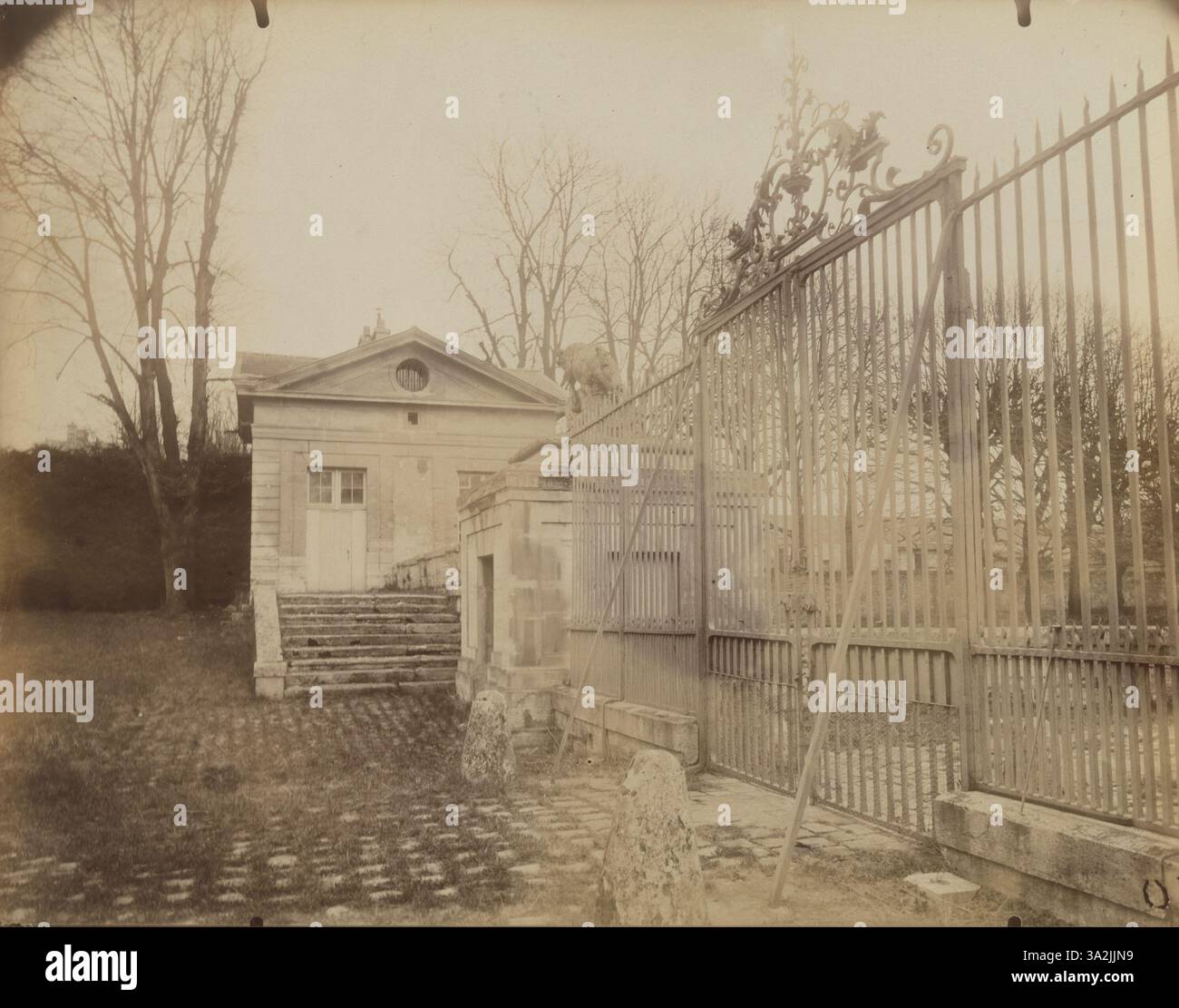 Eugène Atget’s 1925 image of Parc de Sceaux showcases the park’s ...