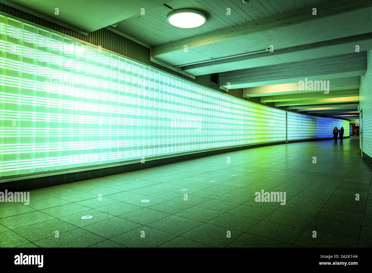 Passage under Essen's main railway station, connects entrances to the ...