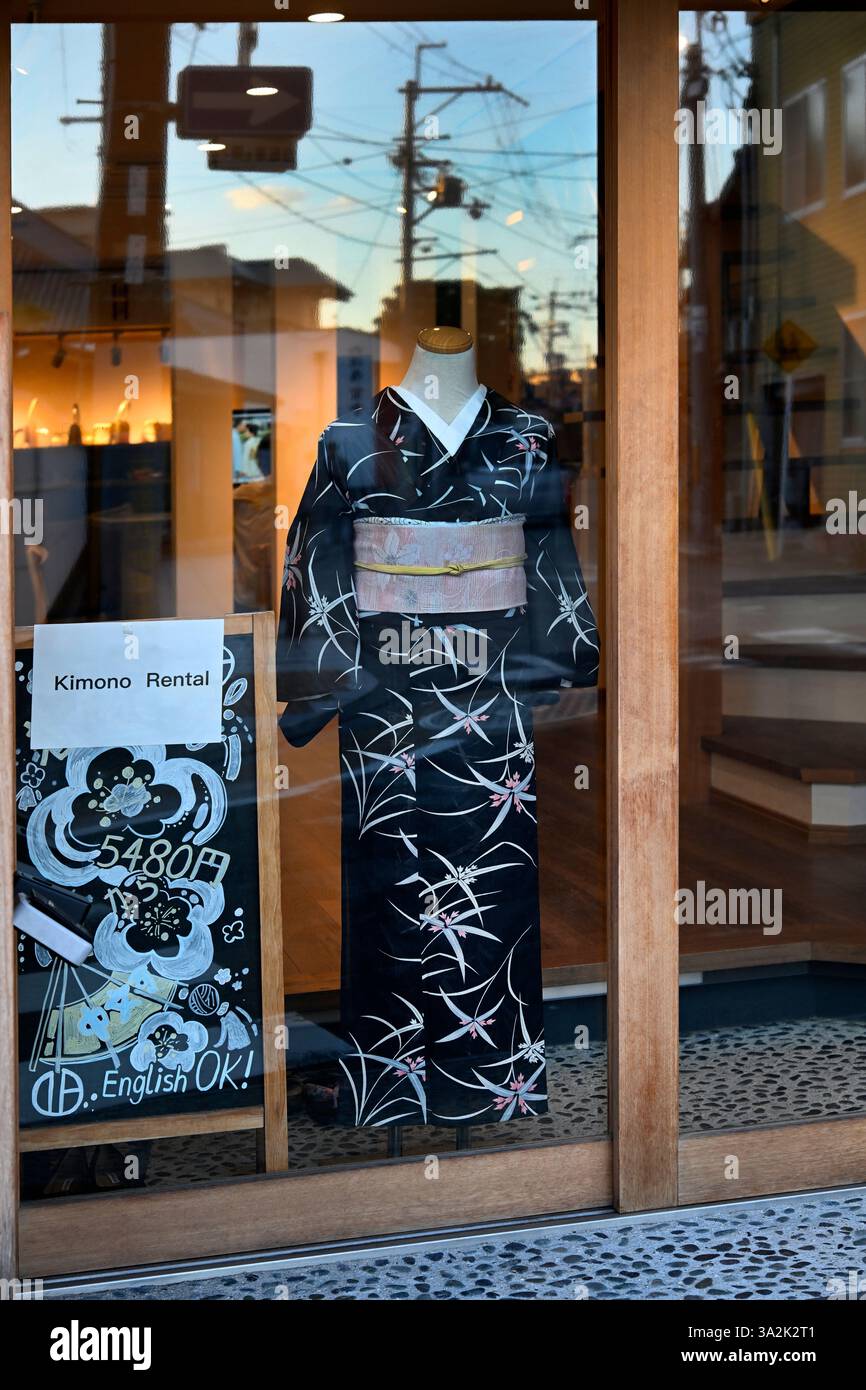 Shopping for Kimono and accessories Japan Stock Photo - Alamy