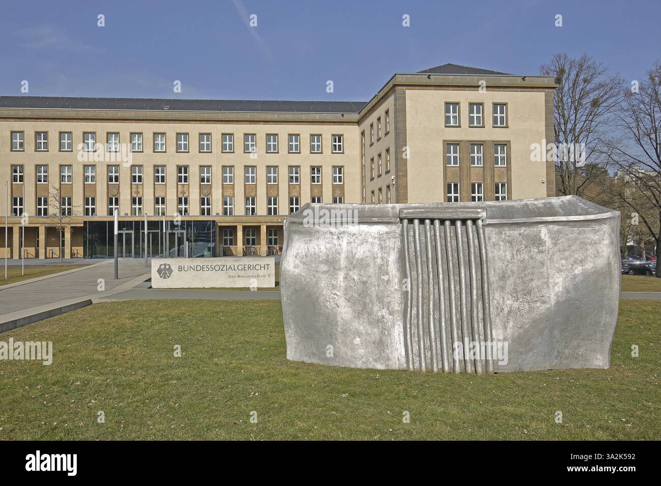 Federal Social Court with sculpture Soft House by Gabriele Obermaier ...
