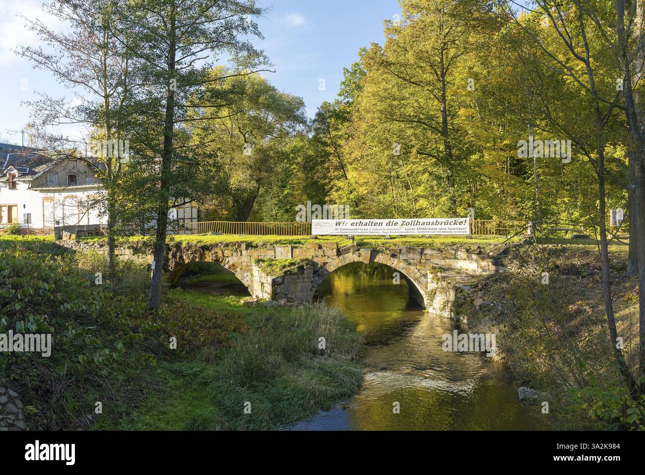 Historic stone arch bridge over the Bobritzsch, the so-called customs ...