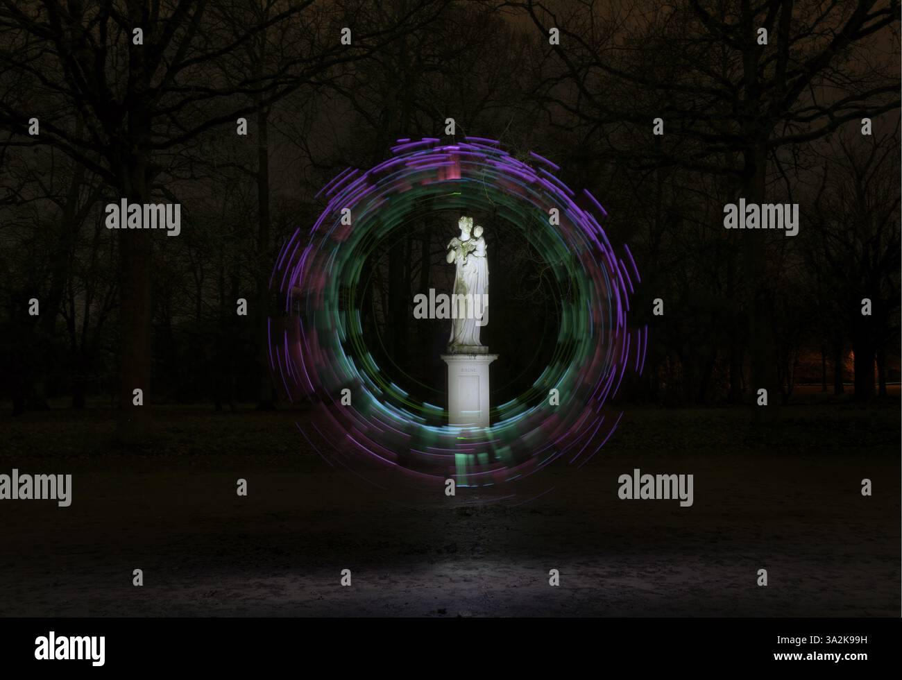 Lightpainting in the Karlsaue State Park, statue of Eirene (Greek ...