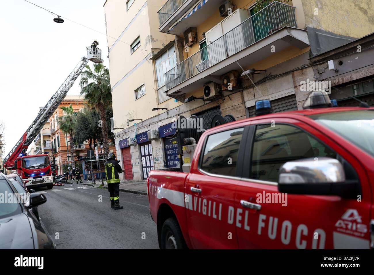 Naples, Italy. 13th Mar, 2025. Firefighters inspecting some buildings ...