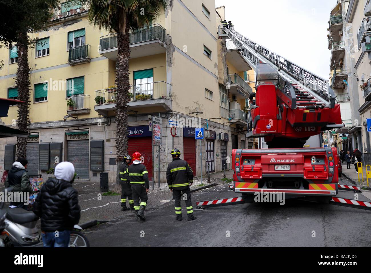 Naples, Italy. 13th Mar, 2025. Firefighters inspecting some buildings ...