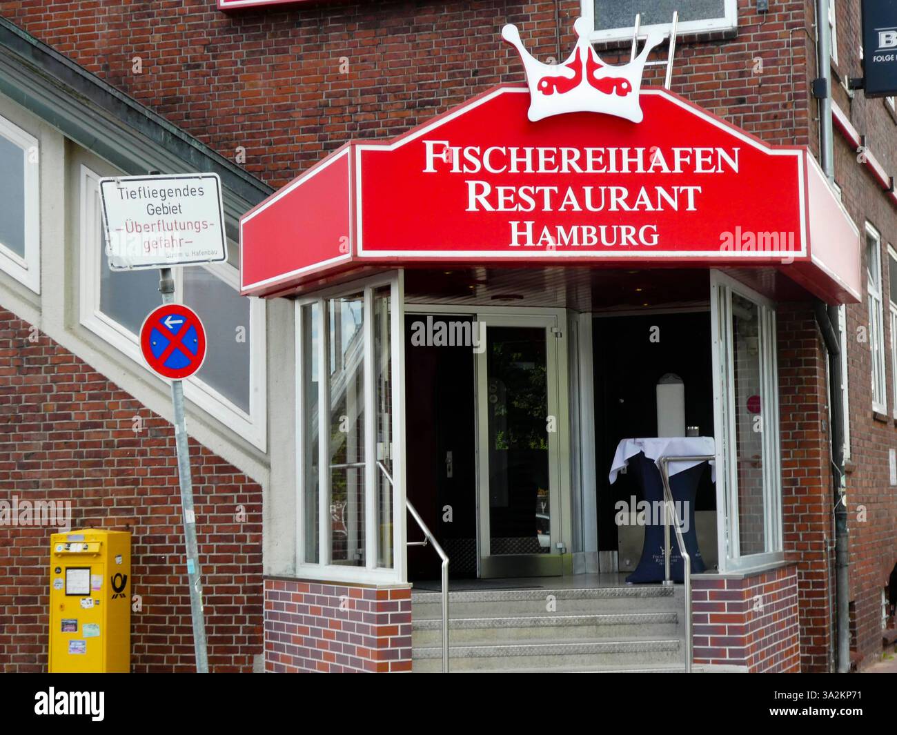 Fischereihafen Restaurant Aussenansicht Tag Rot Weisses Fimen Logo ...