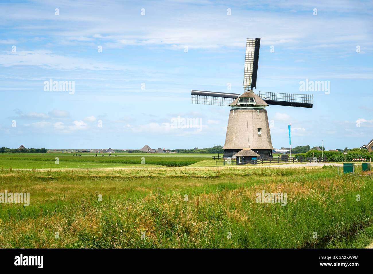 Traditional bicycle old fence hi-res stock photography and images - Alamy