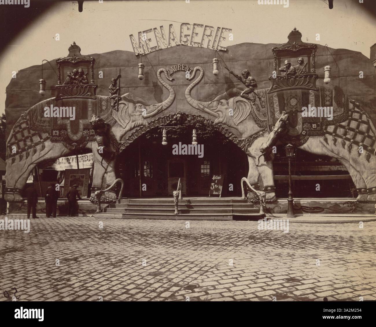 Eugène Atget’s 1914 photograph of the Fête du Trône, showing bustling ...