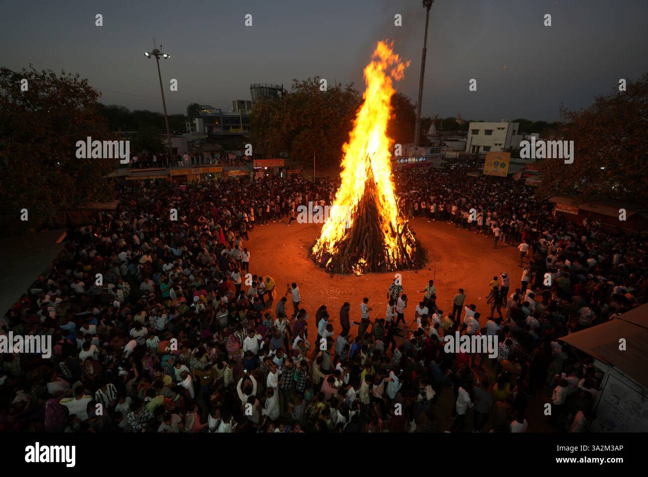 People perform rituals around the bonfire or sacred fire called 'Holi ...