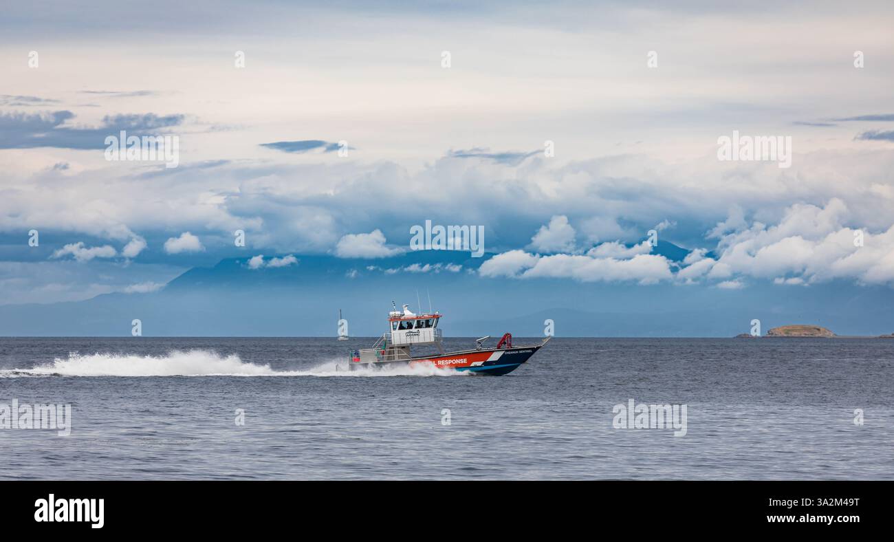 Nautical vessel transportation sea oil spill pollution hi-res stock ...