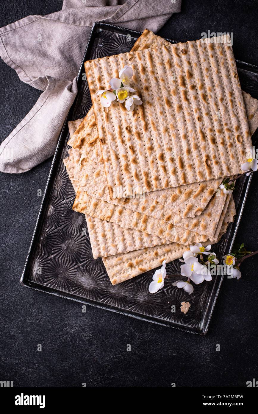 Traditional Jewish bread matzo for Passover Stock Photo - Alamy