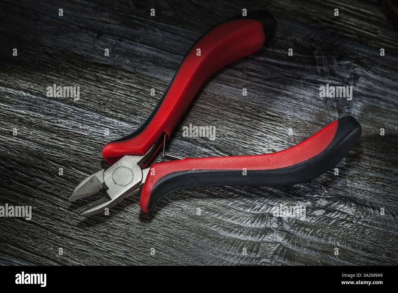 Construction worker cutting wooden board hi-res stock photography and ...
