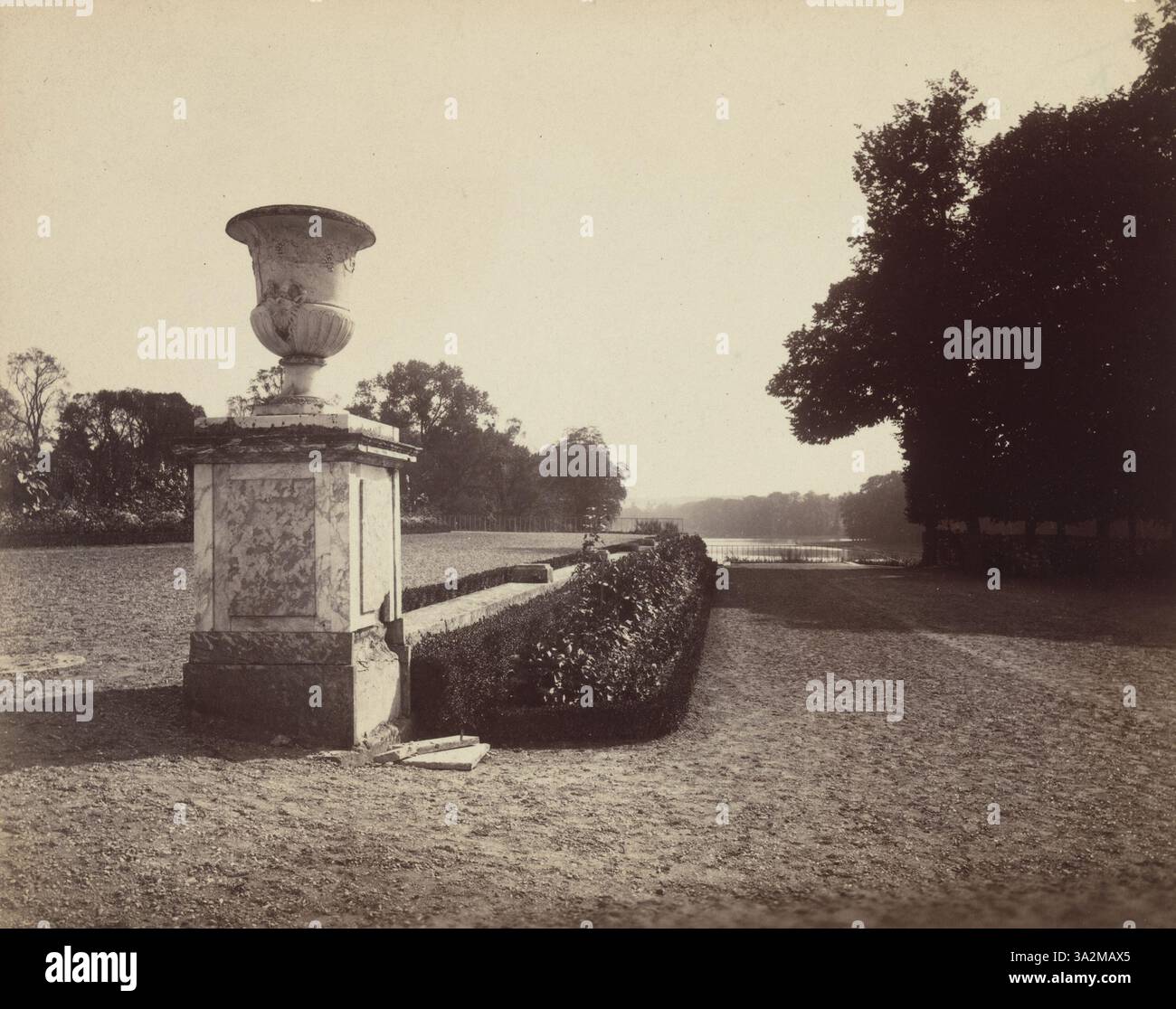 Versailles trianons gardens hi-res stock photography and images - Alamy