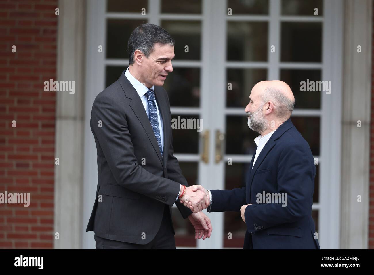 The President of the Government, Pedro Sánchez (left), receives the ...