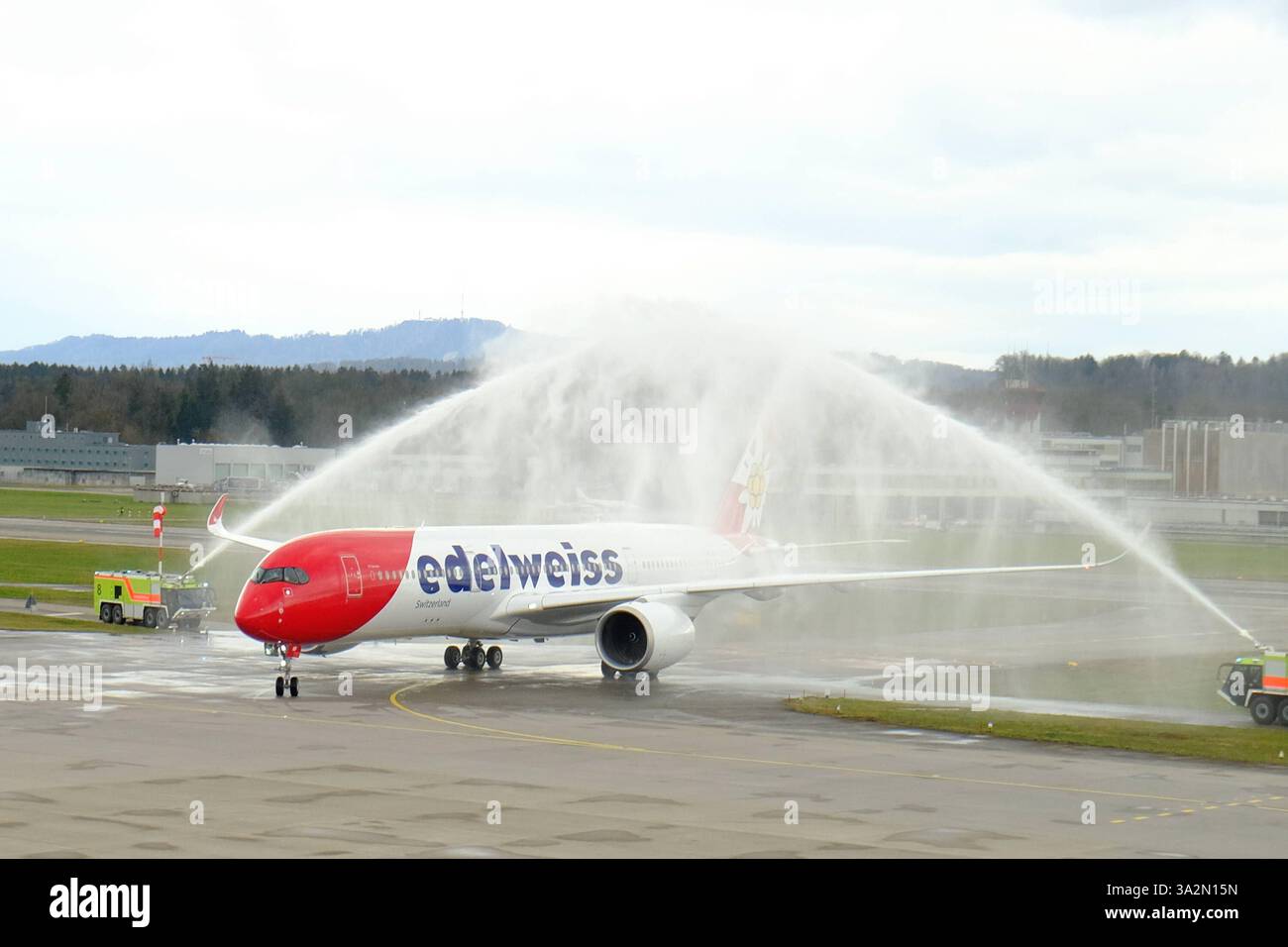 First landing of an Airbus A350 with Swiss registration at Zurich ...