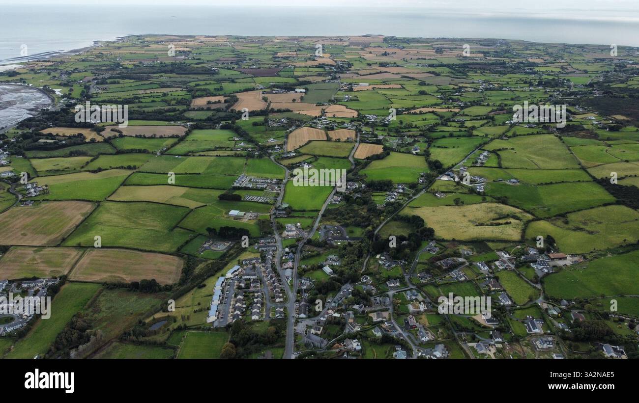Green fields of ireland hi-res stock photography and images - Alamy