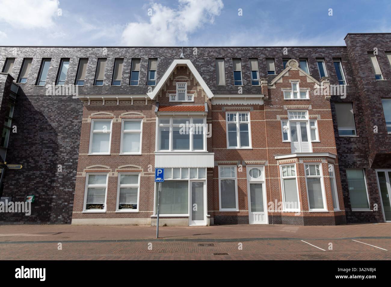 Typical old dutch house hi-res stock photography and images - Alamy